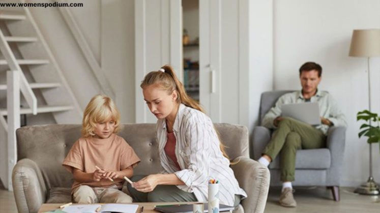 Dysfunctional Family - 7 Signs of Unhappy or Problematic Families!