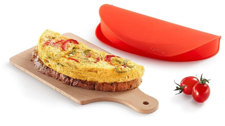 Omelette maker: Fluffy Folded Delights: The Omelet Magician