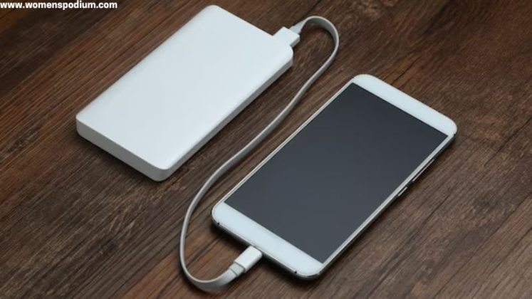 Best Travel Gadgets For Long Flights: Sky-High Comfort!