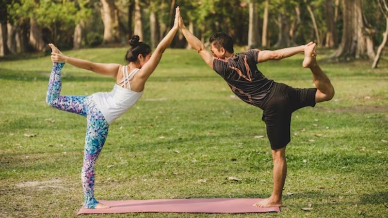 Partner Yoga Poses For Couples to enhance Love in Relationship!